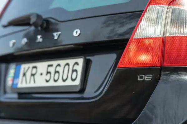 Черный Вольво В70 2007 в Лиепая, объемом двигателя 2.40 л и пробегом 426 тыс. км за 2000 €, фото 7 на AUTOMOTO.COM.LV