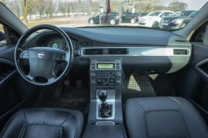 Melns Volvo V70 2007 Liepāja, ar dzinēja tilpumu 2.40 L un nobraukumu 426 tūkst. km par 2000 €, foto 9 vietnē AUTOMOTO.COM.LV
