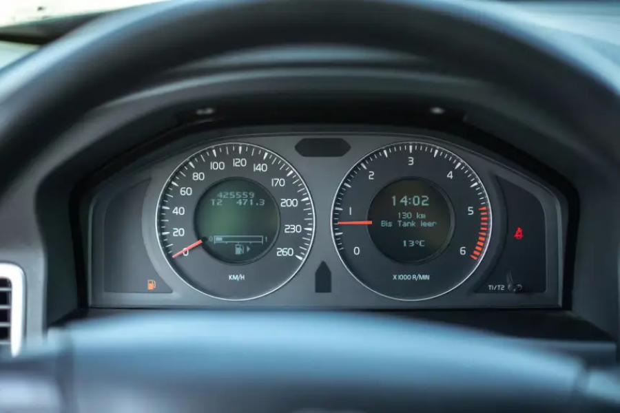 Melns Volvo V70 2007 Liepāja, ar dzinēja tilpumu 2.40 L un nobraukumu 426 tūkst. km par 2000 €, foto 16 vietnē AUTOMOTO.COM.LV
