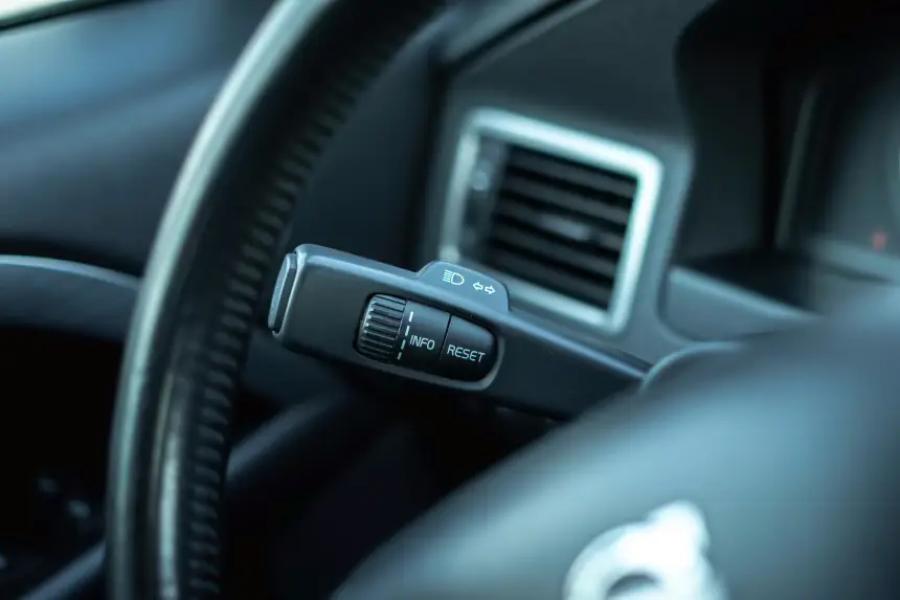 Melns Volvo V70 2007 Liepāja, ar dzinēja tilpumu 2.40 L un nobraukumu 426 tūkst. km par 2000 €, foto 18 vietnē AUTOMOTO.COM.LV