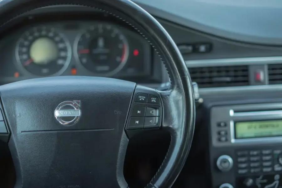 Melns Volvo V70 2007 Liepāja, ar dzinēja tilpumu 2.40 L un nobraukumu 426 tūkst. km par 2000 €, foto 21 vietnē AUTOMOTO.COM.LV