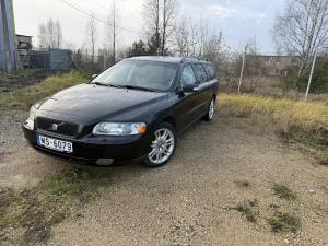 Black Volvo V70 2007 in Riga, with an engine capacity of 2.40 L and mileage of 377 thousand km for 1990 €, photo  on AUTOMOTO.COM.LV