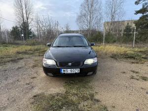 Black Volvo V70 2007 in Riga, with an engine capacity of 2.40 L and mileage of 377 thousand km for 1990 €, photo 4 on AUTOMOTO.COM.LV