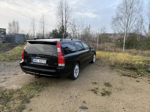 Black Volvo V70 2007 in Riga, with an engine capacity of 2.40 L and mileage of 377 thousand km for 1990 €, photo 4 on AUTOMOTO.COM.LV