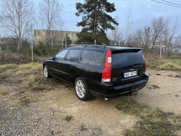 Black Volvo V70 2007 in Riga, with an engine capacity of 2.40 L and mileage of 377 thousand km for 1990 €, photo 5 on AUTOMOTO.COM.LV