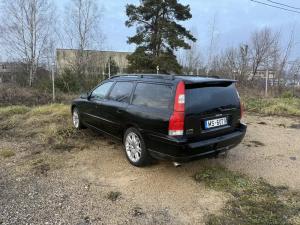 Black Volvo V70 2007 in Riga, with an engine capacity of 2.40 L and mileage of 377 thousand km for 1990 €, photo 6 on AUTOMOTO.COM.LV