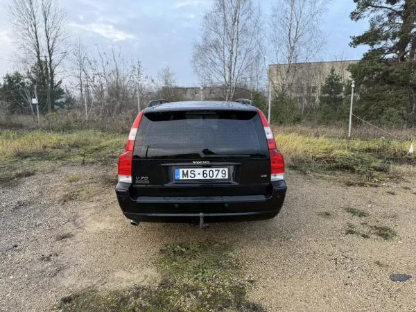 Black Volvo V70 2007 in Riga, with an engine capacity of 2.40 L and mileage of 377 thousand km for 1990 €, photo 6 on AUTOMOTO.COM.LV