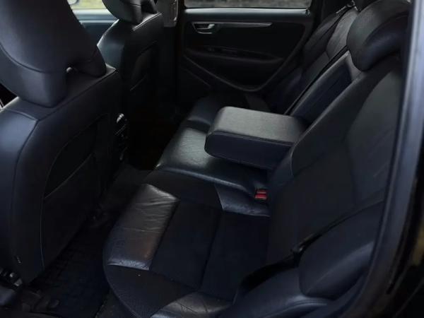 Black Volvo V70 2007 in Riga, with an engine capacity of 2.40 L and mileage of 377 thousand km for 1990 €, photo 8 on AUTOMOTO.COM.LV