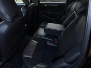 Black Volvo V70 2007 in Riga, with an engine capacity of 2.40 L and mileage of 377 thousand km for 1990 €, photo 9 on AUTOMOTO.COM.LV