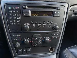 Black Volvo V70 2007 in Riga, with an engine capacity of 2.40 L and mileage of 377 thousand km for 1990 €, photo 12 on AUTOMOTO.COM.LV