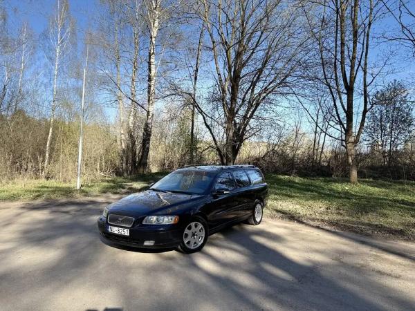 Black Volvo V70 2007 in Riga, with an engine capacity of 2.40 L and mileage of 335 thousand km for 2690 €, photo 1 on AUTOMOTO.COM.LV