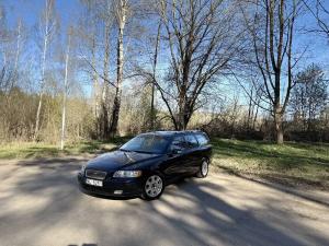 Melns Volvo V70 2007 Rīga, ar dzinēja tilpumu 2.40 L un nobraukumu 335 tūkst. km par 2690 €, foto  vietnē AUTOMOTO.COM.LV