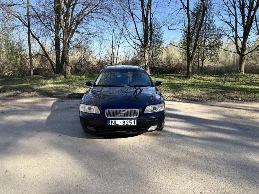 Черный Вольво В70 2007 в Рига, объемом двигателя 2.40 л и пробегом 335 тыс. км за 2690 €, фото 4 на AUTOMOTO.COM.LV