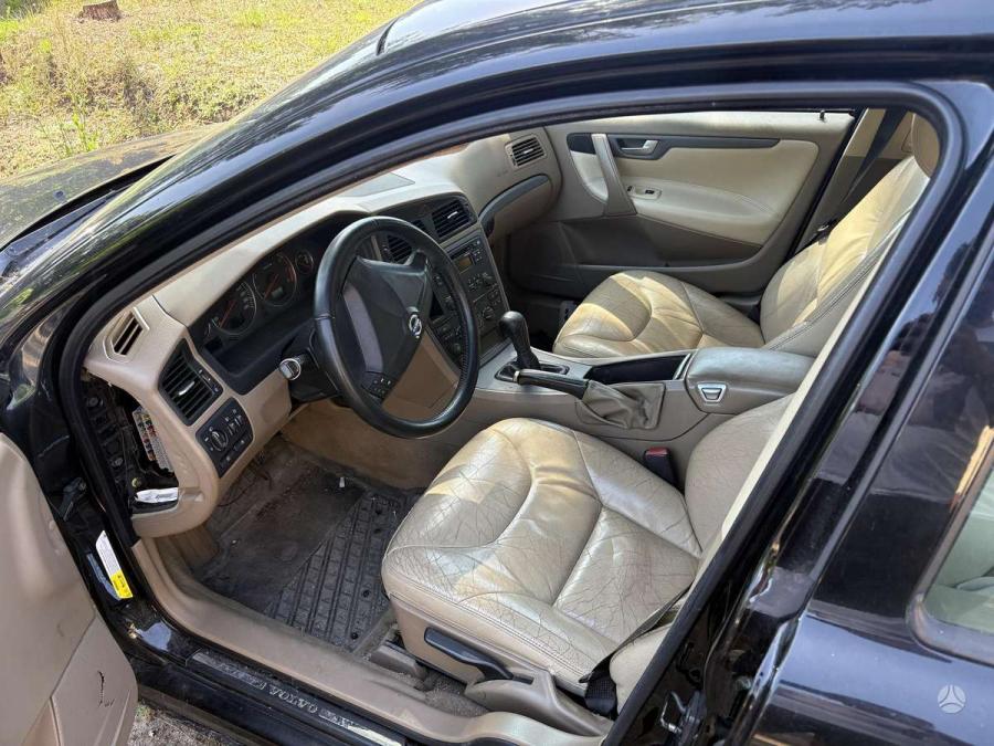 Melns Volvo V70 2007 Prienai, ar dzinēja tilpumu 2.44 L un nobraukumu 350 tūkst. km par 950 €, foto 7 vietnē AUTOMOTO.COM.LV