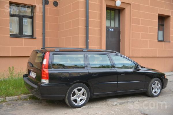 Black Volvo V70 2007 in Riga, with an engine capacity of 2.40 L and mileage of 287 thousand km for 3200 €, photo 3 on AUTOMOTO.COM.LV