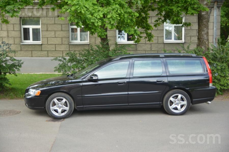 Black Volvo V70 2007 in Riga, with an engine capacity of 2.40 L and mileage of 287 thousand km for 3200 €, photo 6 on AUTOMOTO.COM.LV