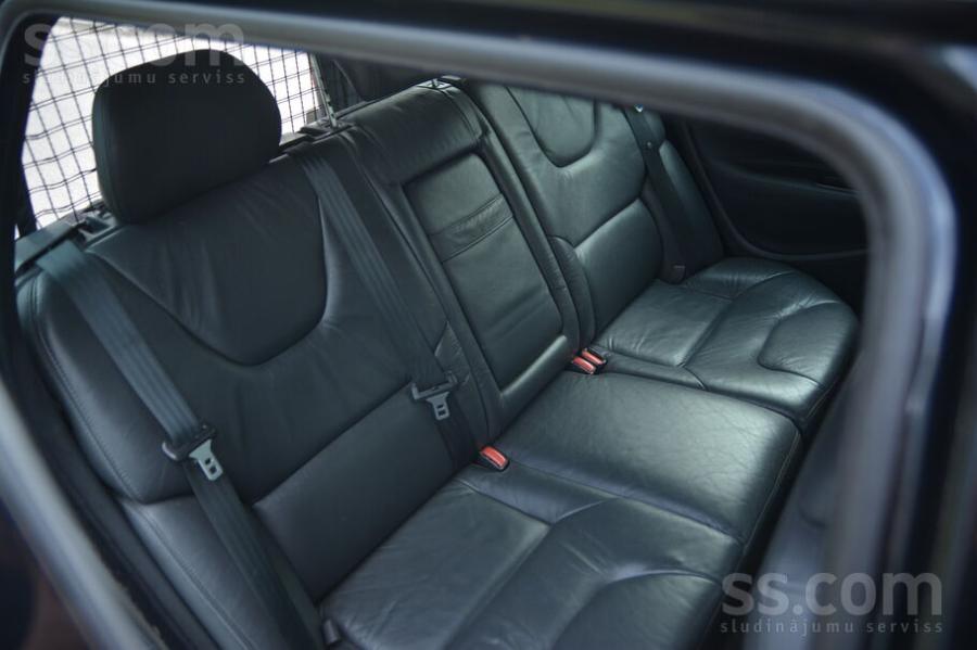 Black Volvo V70 2007 in Riga, with an engine capacity of 2.40 L and mileage of 287 thousand km for 3200 €, photo 12 on AUTOMOTO.COM.LV