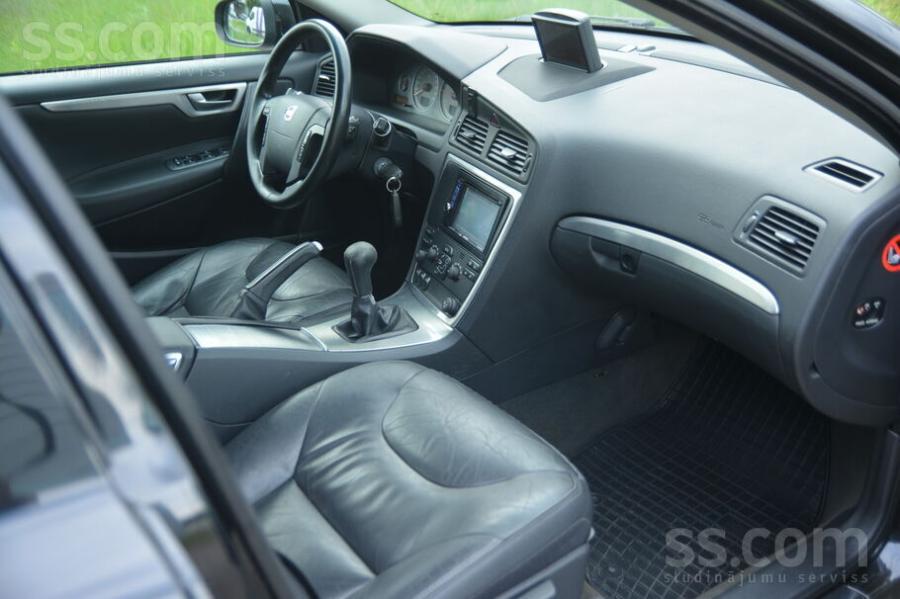 Black Volvo V70 2007 in Riga, with an engine capacity of 2.40 L and mileage of 287 thousand km for 3200 €, photo 13 on AUTOMOTO.COM.LV