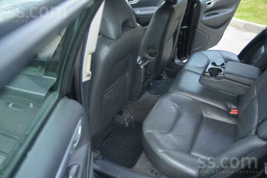 Black Volvo V70 2007 in Riga, with an engine capacity of 2.40 L and mileage of 287 thousand km for 3200 €, photo 15 on AUTOMOTO.COM.LV