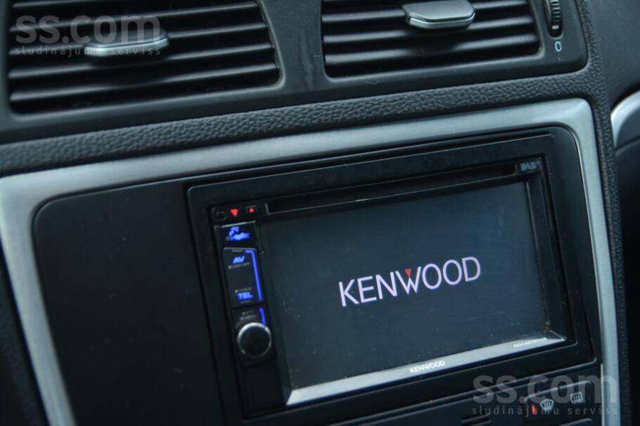 Black Volvo V70 2007 in Riga, with an engine capacity of 2.40 L and mileage of 287 thousand km for 3200 €, photo 17 on AUTOMOTO.COM.LV