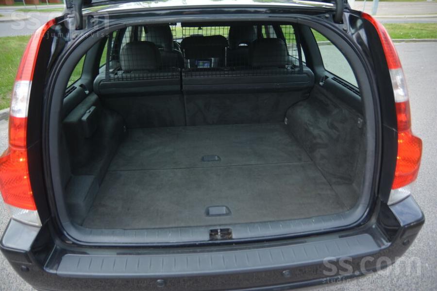 Black Volvo V70 2007 in Riga, with an engine capacity of 2.40 L and mileage of 287 thousand km for 3200 €, photo 22 on AUTOMOTO.COM.LV