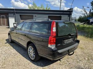 Melns Volvo V70 2007 Alīta, ar dzinēja tilpumu 2.40 L un nobraukumu 310 tūkst. km par 2450 €, foto 4 vietnē AUTOMOTO.COM.LV