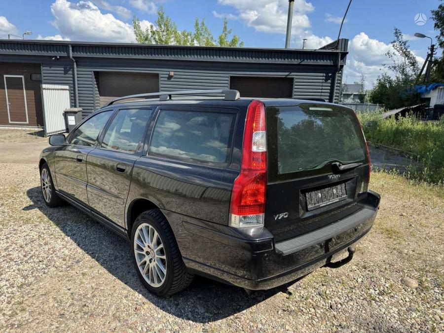 Melns Volvo V70 2007 Alīta, ar dzinēja tilpumu 2.40 L un nobraukumu 310 tūkst. km par 2450 €, foto 4 vietnē AUTOMOTO.COM.LV