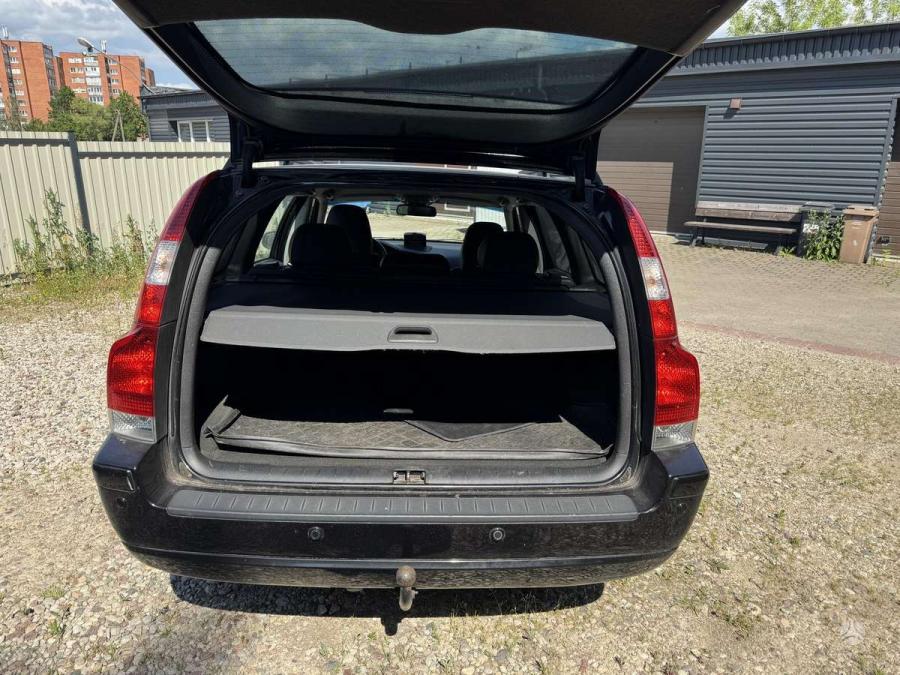 Melns Volvo V70 2007 Alīta, ar dzinēja tilpumu 2.40 L un nobraukumu 310 tūkst. km par 2450 €, foto 6 vietnē AUTOMOTO.COM.LV