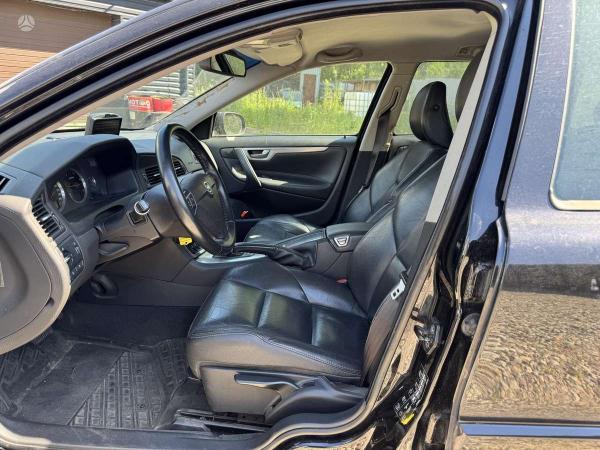 Melns Volvo V70 2007 Alīta, ar dzinēja tilpumu 2.40 L un nobraukumu 310 tūkst. km par 2450 €, foto 6 vietnē AUTOMOTO.COM.LV