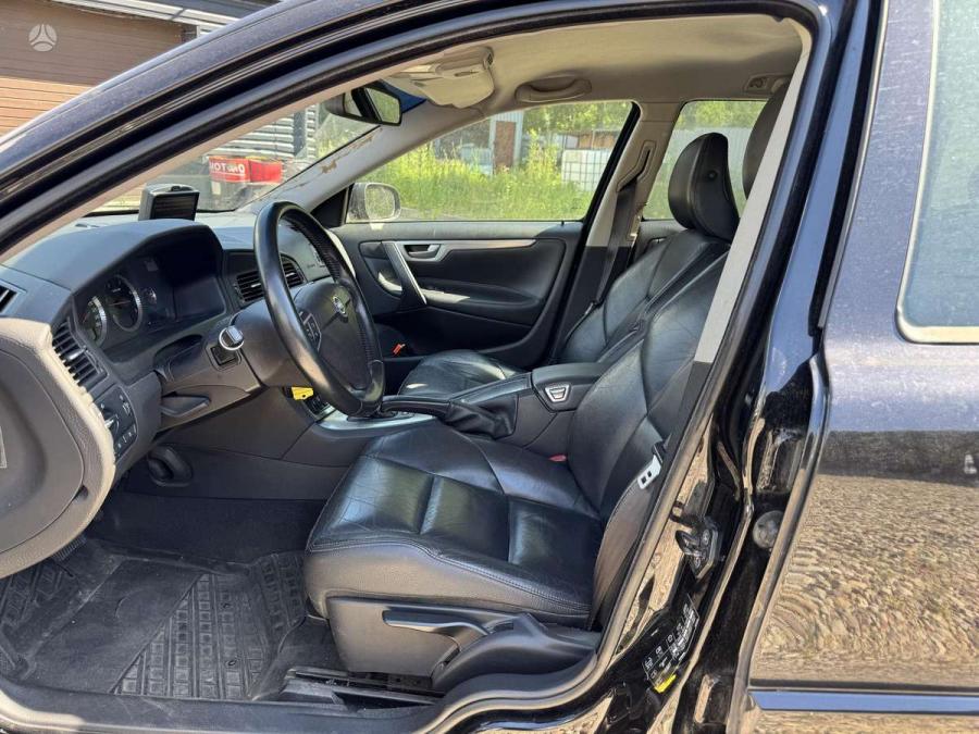 Melns Volvo V70 2007 Alīta, ar dzinēja tilpumu 2.40 L un nobraukumu 310 tūkst. km par 2450 €, foto 7 vietnē AUTOMOTO.COM.LV