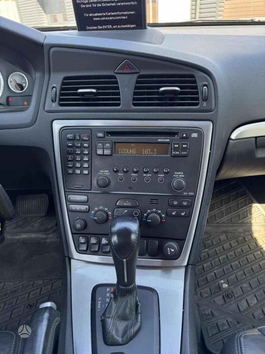 Melns Volvo V70 2007 Alīta, ar dzinēja tilpumu 2.40 L un nobraukumu 310 tūkst. km par 2450 €, foto 13 vietnē AUTOMOTO.COM.LV
