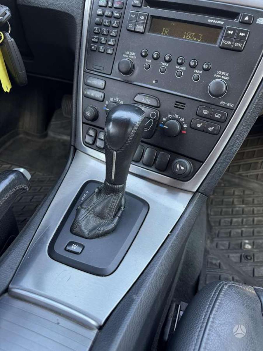 Melns Volvo V70 2007 Alīta, ar dzinēja tilpumu 2.40 L un nobraukumu 310 tūkst. km par 2450 €, foto 15 vietnē AUTOMOTO.COM.LV