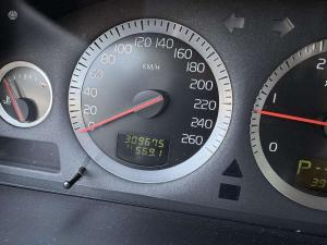 Melns Volvo V70 2007 Alīta, ar dzinēja tilpumu 2.40 L un nobraukumu 310 tūkst. km par 2450 €, foto 25 vietnē AUTOMOTO.COM.LV