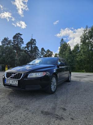 Melns Volvo V70 2007 Rakvere, ar dzinēja tilpumu 2.40 L un nobraukumu 417 tūkst. km par 4200 €, foto  vietnē AUTOMOTO.COM.LV