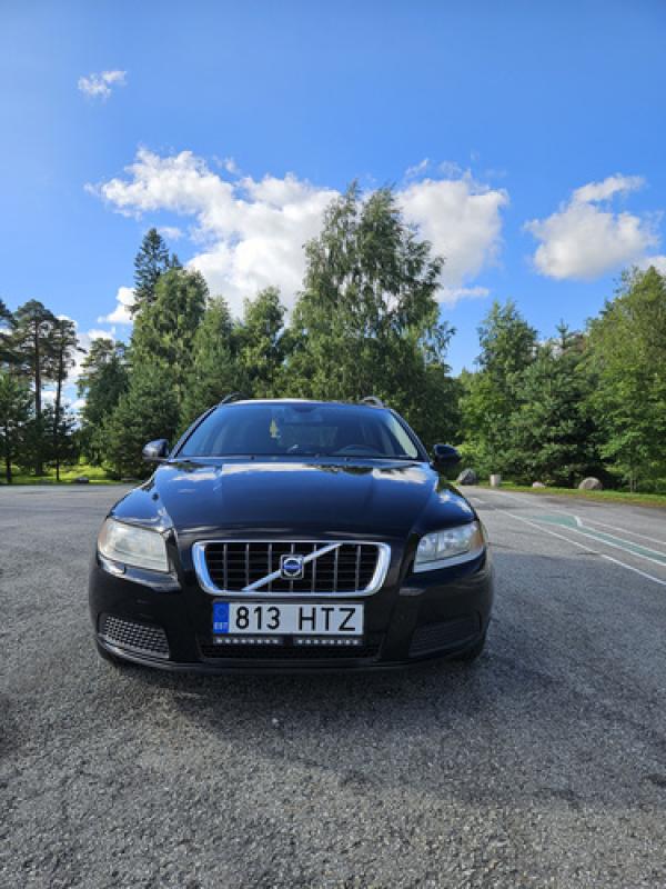 Black Volvo V70 2007 in Rakvere, with an engine capacity of 2.40 L and mileage of 417 thousand km for 4200 €, photo 2 on AUTOMOTO.COM.LV