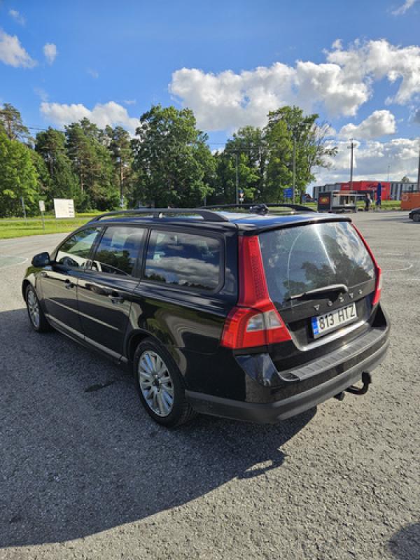 Black Volvo V70 2007 in Rakvere, with an engine capacity of 2.40 L and mileage of 417 thousand km for 4200 €, photo 6 on AUTOMOTO.COM.LV