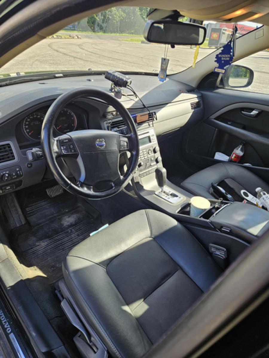 Melns Volvo V70 2007 Rakvere, ar dzinēja tilpumu 2.40 L un nobraukumu 417 tūkst. km par 4200 €, foto 11 vietnē AUTOMOTO.COM.LV