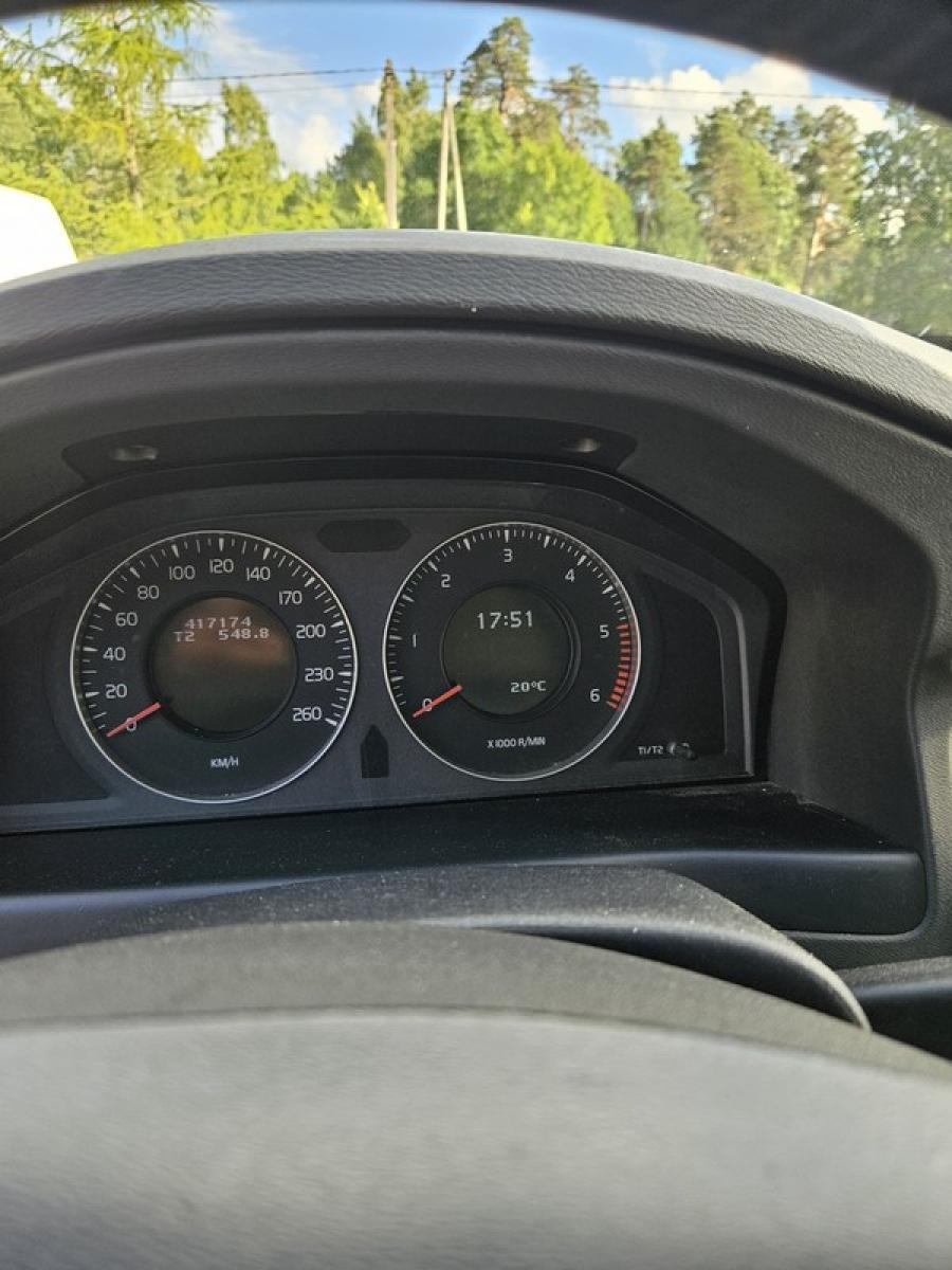 Melns Volvo V70 2007 Rakvere, ar dzinēja tilpumu 2.40 L un nobraukumu 417 tūkst. km par 4200 €, foto 22 vietnē AUTOMOTO.COM.LV