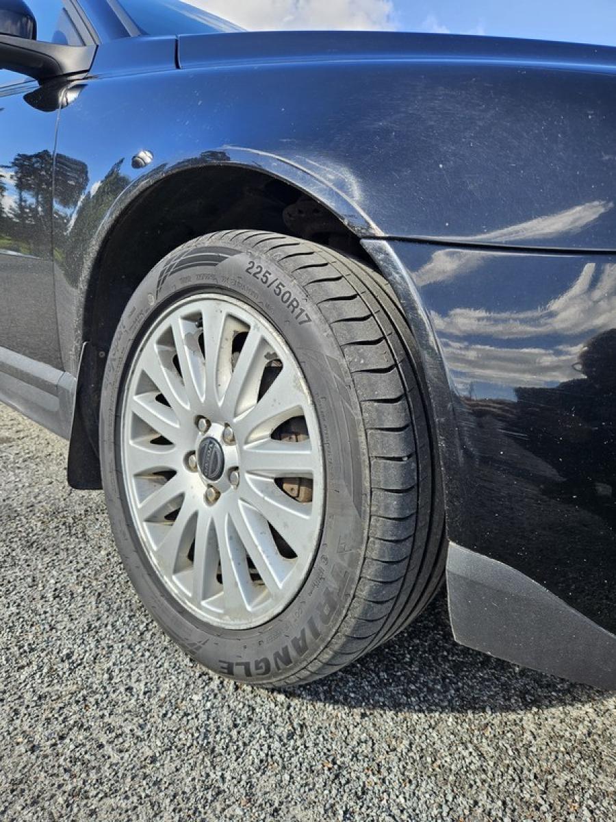 Melns Volvo V70 2007 Rakvere, ar dzinēja tilpumu 2.40 L un nobraukumu 417 tūkst. km par 4200 €, foto 25 vietnē AUTOMOTO.COM.LV