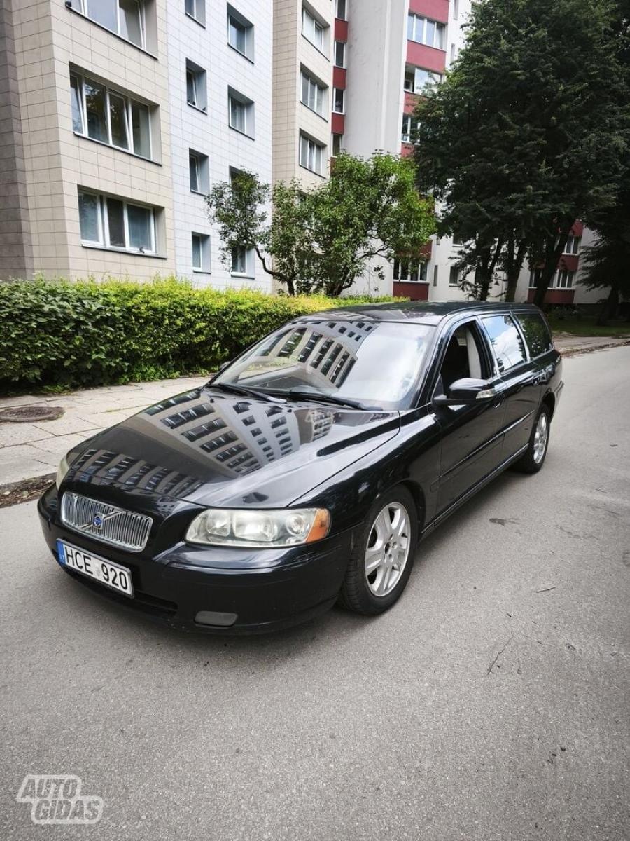 Black Volvo V70 2007 in Kaunas, with an engine capacity of 2.40 L and mileage of 245 thousand km for 900 €, photo 1 on AUTOMOTO.COM.LV