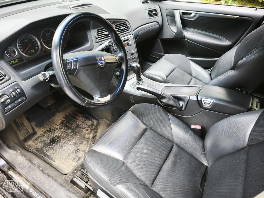 Black Volvo V70 2007 in Kaunas, with an engine capacity of 2.40 L and mileage of 245 thousand km for 900 €, photo 8 on AUTOMOTO.COM.LV