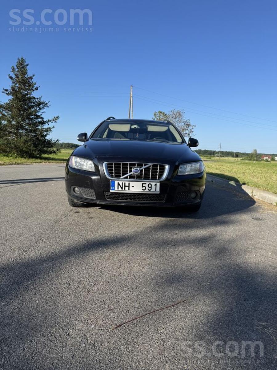Black Volvo V70 2007 in Kuldiga, with an engine capacity of 2.40 L and mileage of 402 thousand km for 2300 €, photo 1 on AUTOMOTO.COM.LV