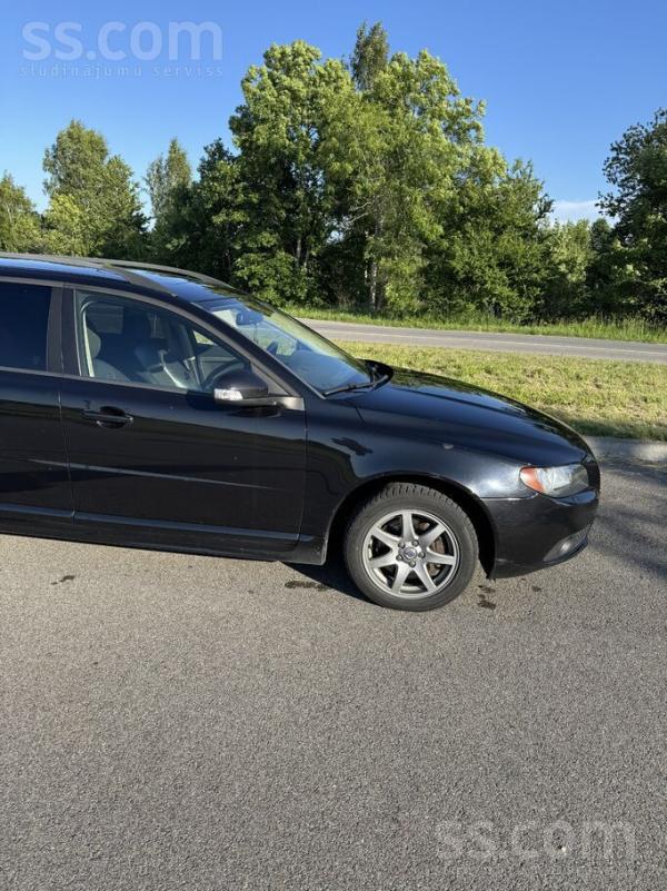 Melns Volvo V70 2007 Kuldīga, ar dzinēja tilpumu 2.40 L un nobraukumu 402 tūkst. km par 2300 €, foto 3 vietnē AUTOMOTO.COM.LV