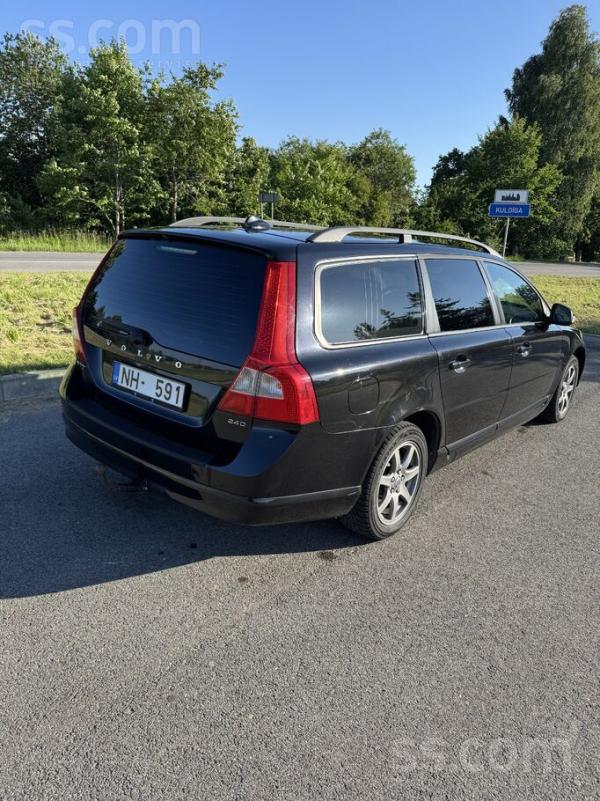 Melns Volvo V70 2007 Kuldīga, ar dzinēja tilpumu 2.40 L un nobraukumu 402 tūkst. km par 2300 €, foto 4 vietnē AUTOMOTO.COM.LV