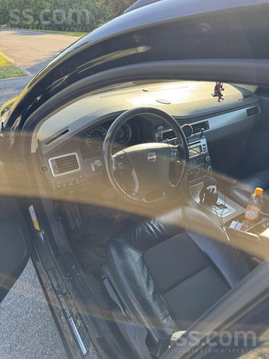 Black Volvo V70 2007 in Kuldiga, with an engine capacity of 2.40 L and mileage of 402 thousand km for 2300 €, photo 8 on AUTOMOTO.COM.LV