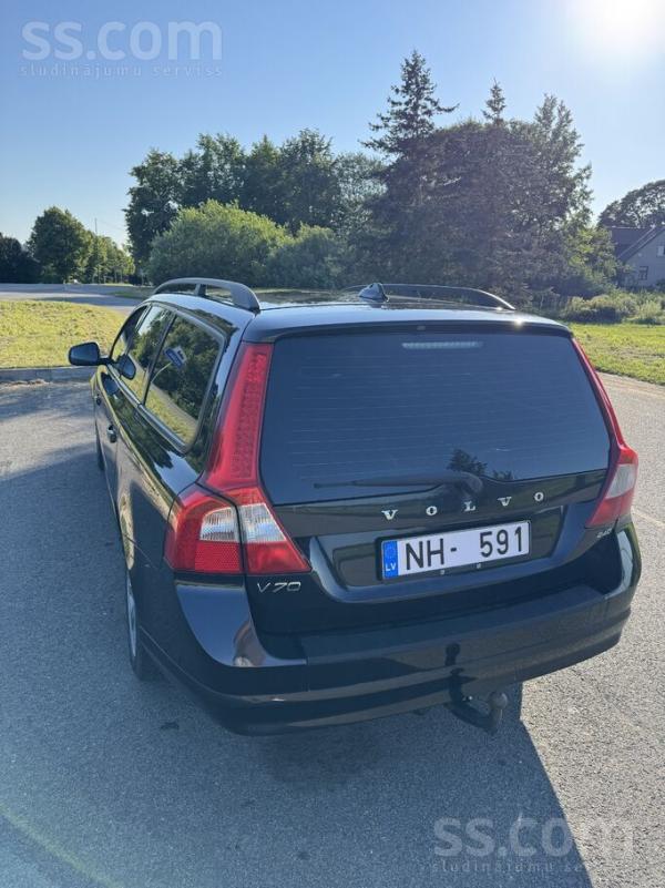 Melns Volvo V70 2007 Kuldīga, ar dzinēja tilpumu 2.40 L un nobraukumu 402 tūkst. km par 2300 €, foto 5 vietnē AUTOMOTO.COM.LV