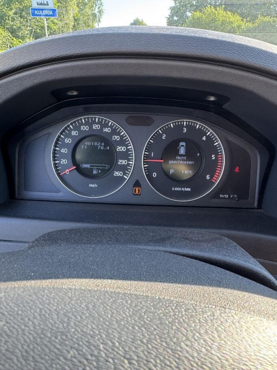 Black Volvo V70 2007 in Kuldiga, with an engine capacity of 2.40 L and mileage of 402 thousand km for 2300 €, photo 9 on AUTOMOTO.COM.LV