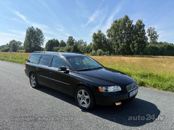 Melns Volvo V70 2007 Tallina, ar dzinēja tilpumu 2.40 L un nobraukumu 300 tūkst. km par 2950 €, foto 2 vietnē AUTOMOTO.COM.LV