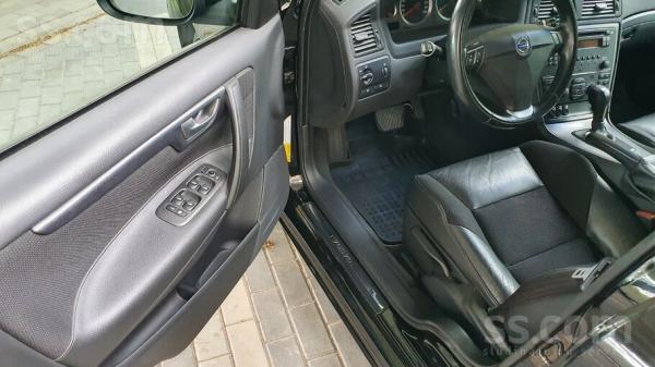 Black Volvo V70 2007 in Riga, with an engine capacity of 2.40 L and mileage of 304 thousand km for 3200 €, photo 7 on AUTOMOTO.COM.LV