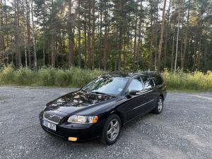 Черный Вольво В70 2007 в Таллин, объемом двигателя 2.00 л и пробегом 300 тыс. км за 2590 €, фото  на AUTOMOTO.COM.LV